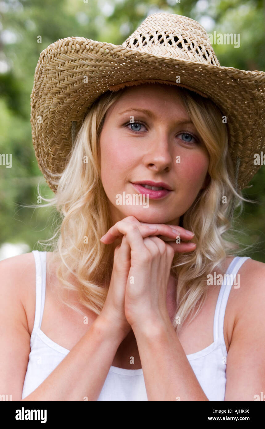 3538 Lucy Lyndsay Model Released Stock Photo - Alamy
