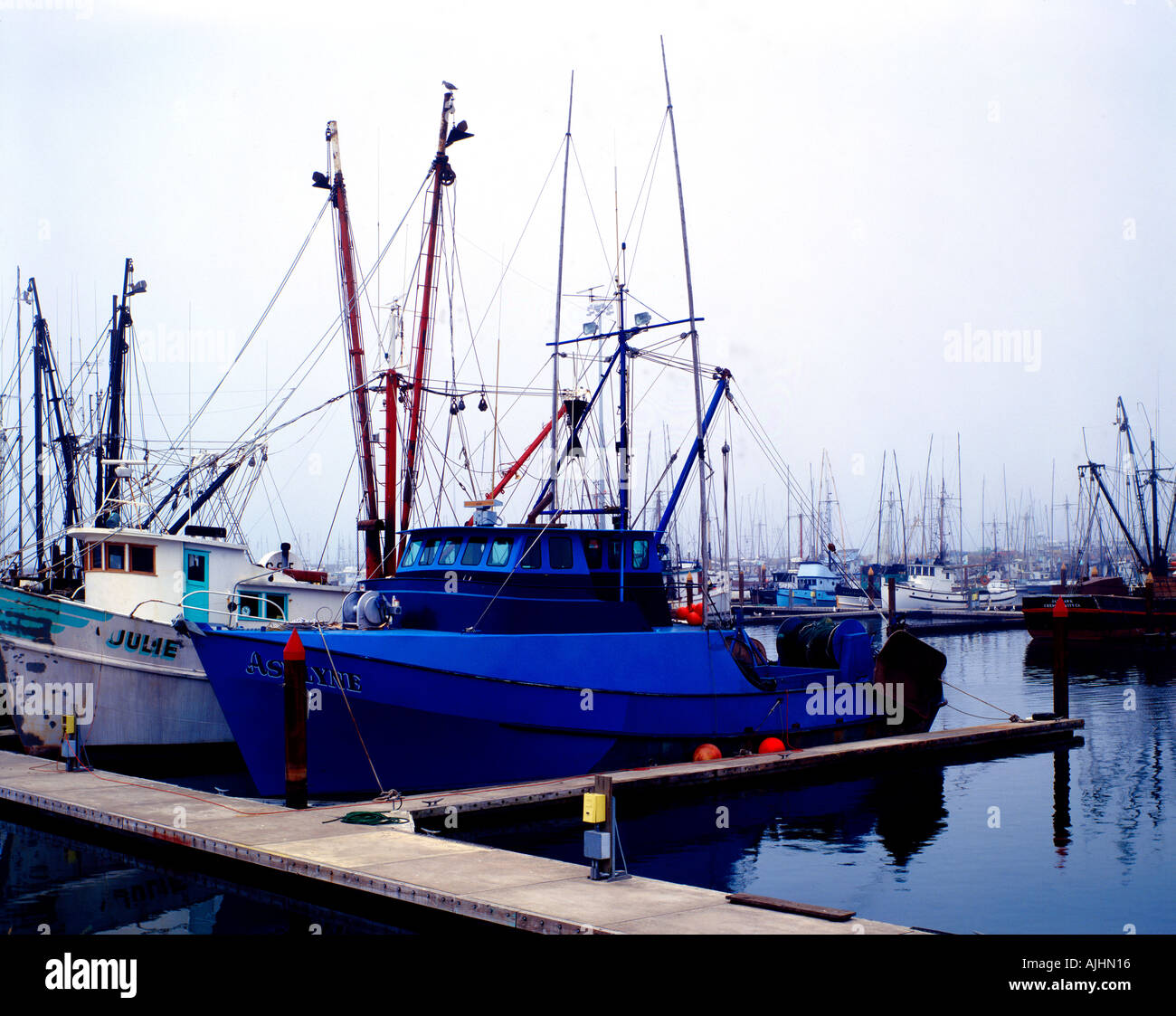 Vessels masts rigging hi-res stock photography and images - Alamy