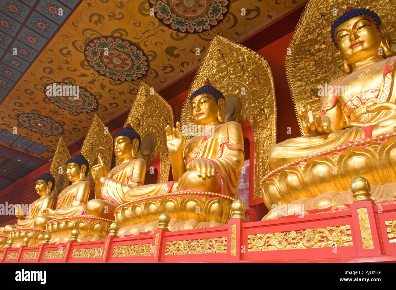 Bailin Zen Buddhist Temple s 10 000 Buddha Hall one of world s largest ...