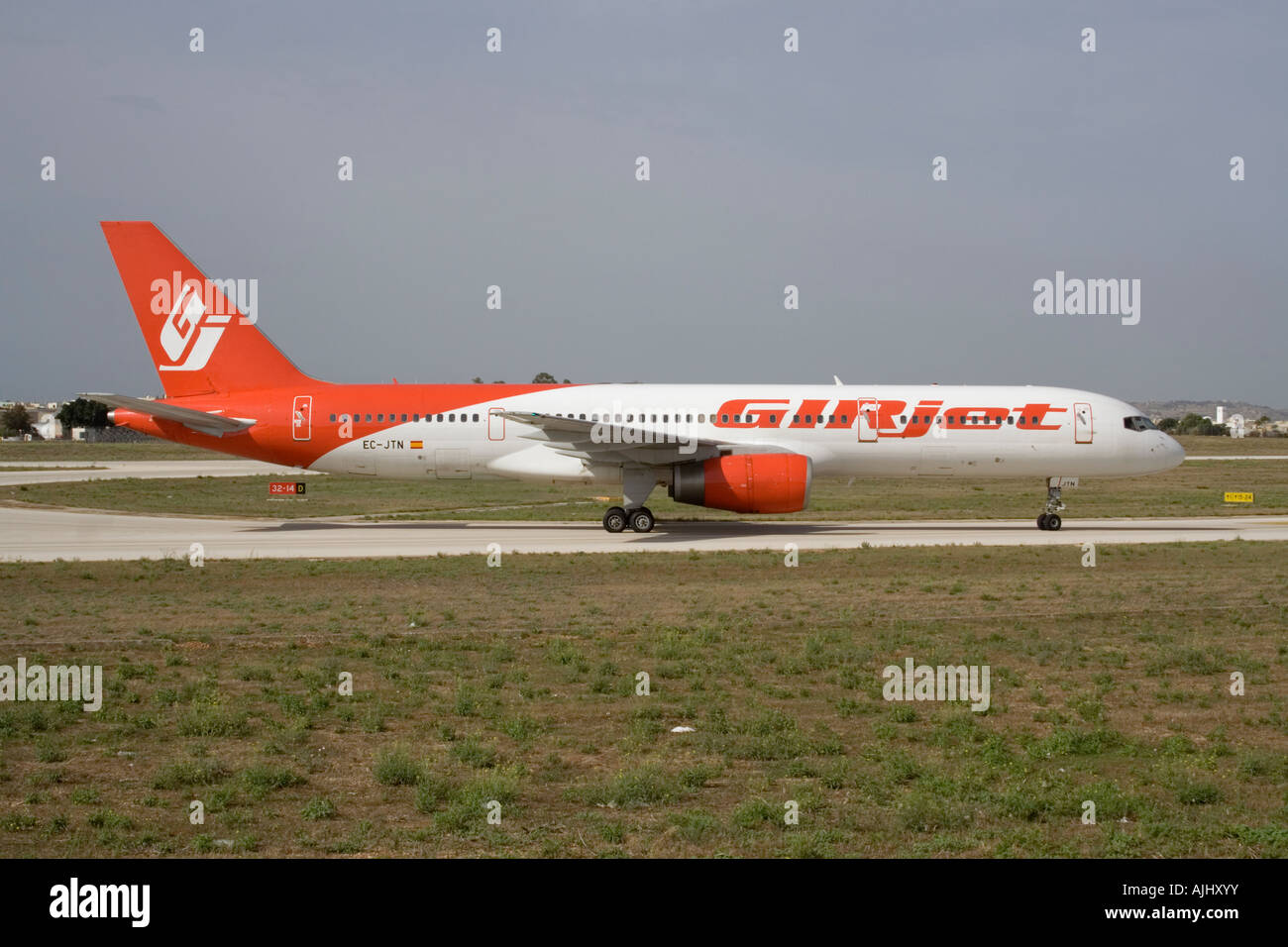 Girjet boeing 757 aircraft airliner hi-res stock photography and images ...