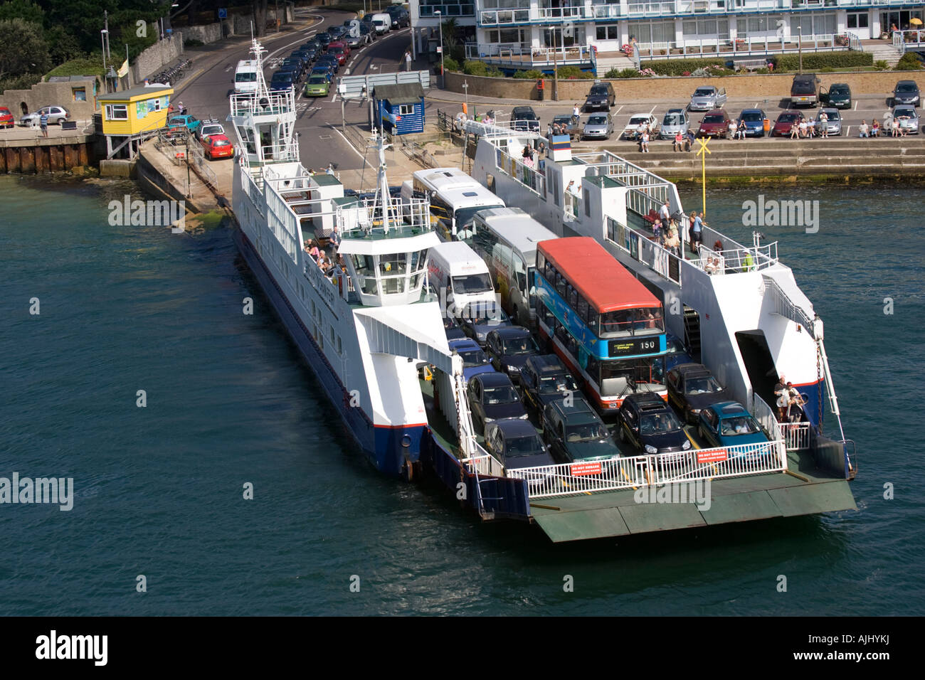 Bramble Bush Bay chain car ferry crossing to Sandbanks Peninsula Poole ...