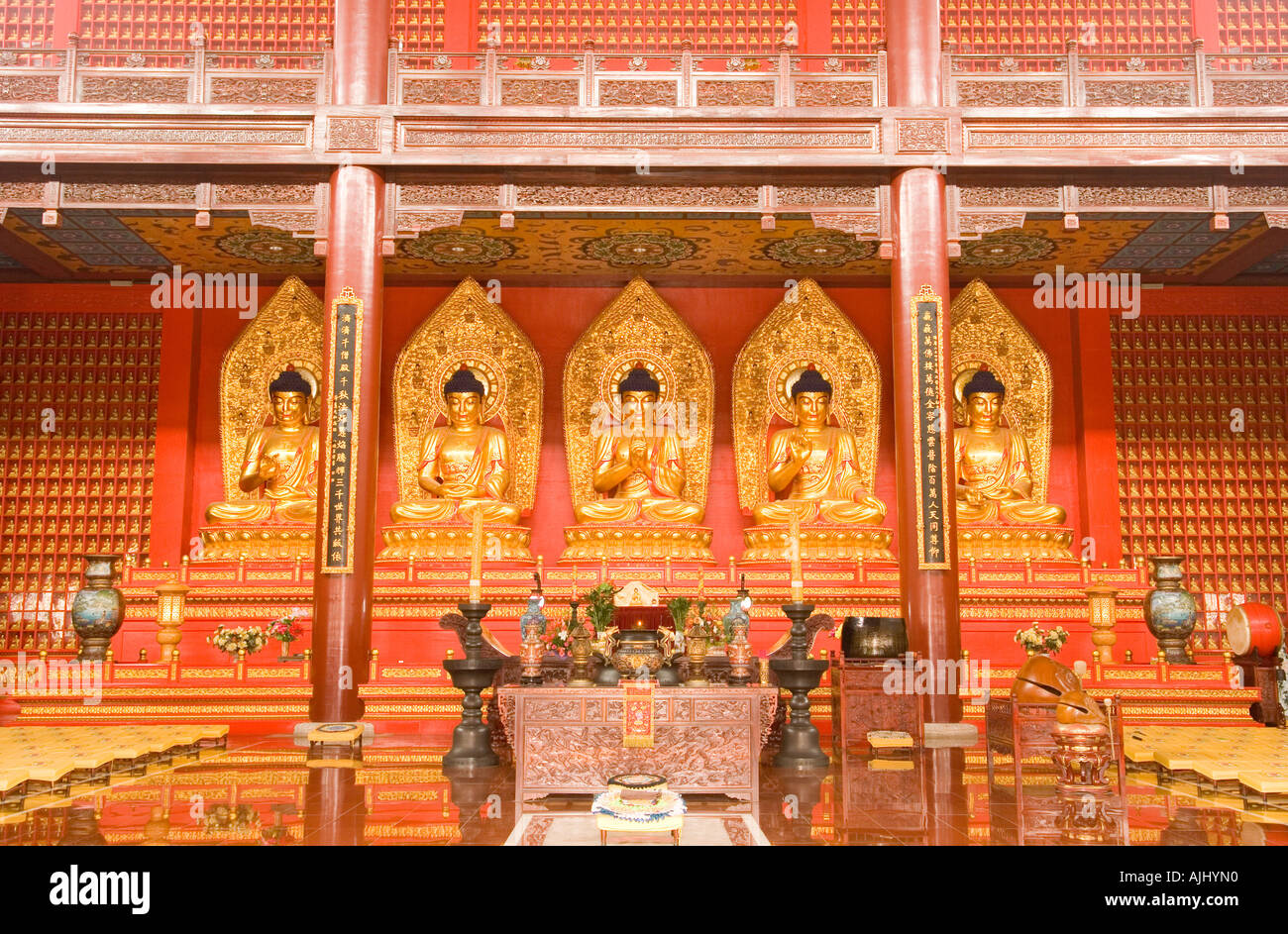 Bailin Zen Buddhist Temple s 10 000 Buddha Hall one of world s largest ...