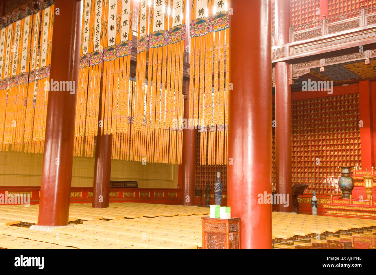 Bailin Zen Buddhist Temple s 10 000 Buddha Hall one of world s largest ...