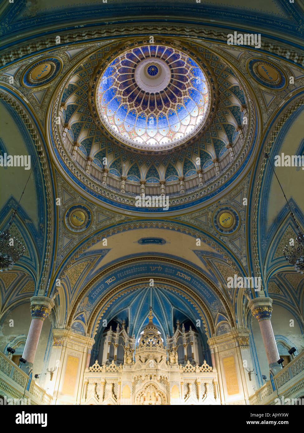 Altar new synagogue szeged hungary hi-res stock photography and images ...