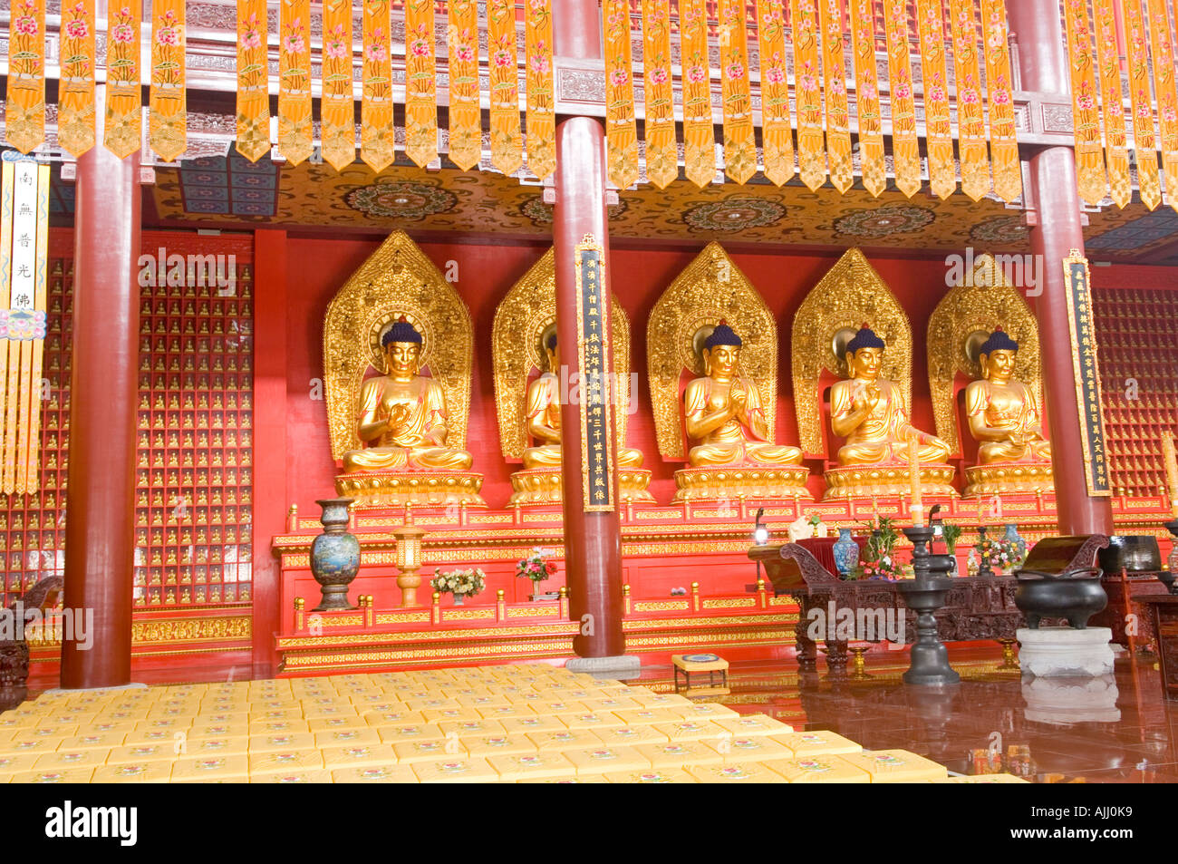 Bailin Zen Buddhist Temple s 10 000 Buddha Hall one of world s largest ...