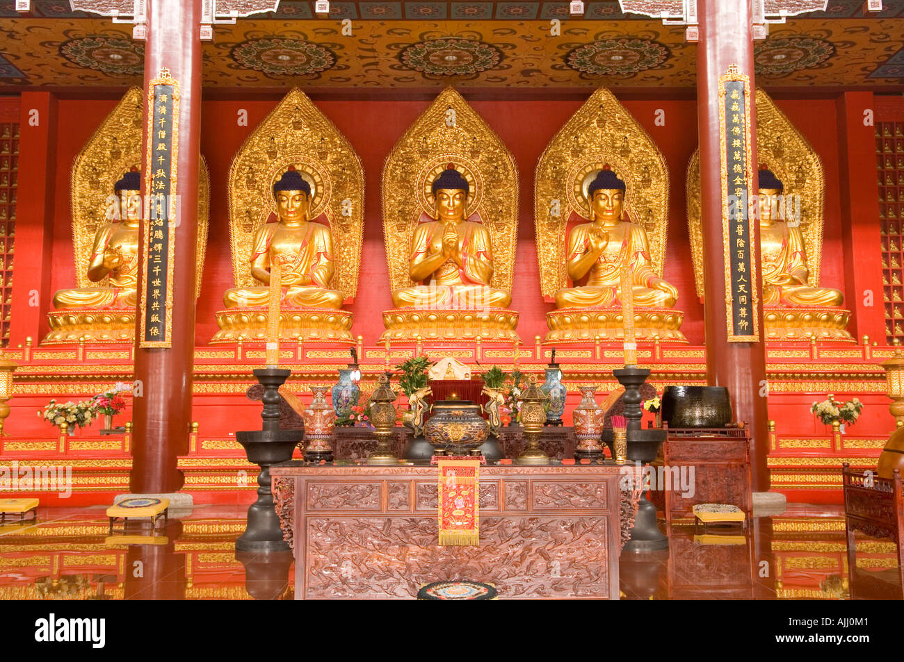 Bailin Zen Buddhist Temple s 10 000 Buddha Hall one of world s largest ...