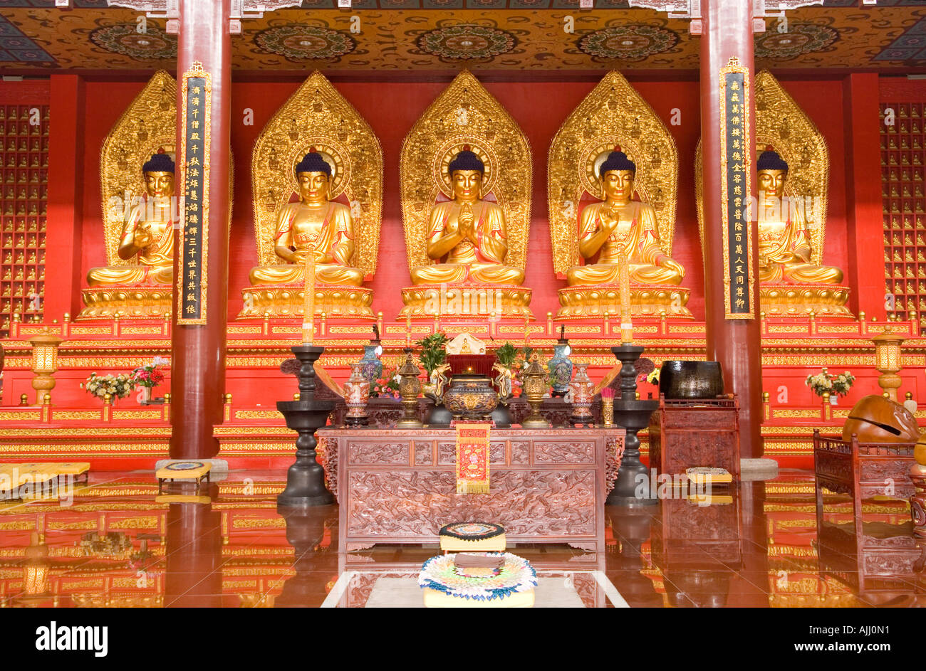Bailin Zen Buddhist Temple s 10 000 Buddha Hall one of largest hall in ...