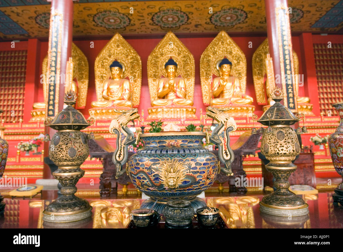 Bailin Zen Buddhist Temple s 10 000 Buddha Hall one of world s largest ...