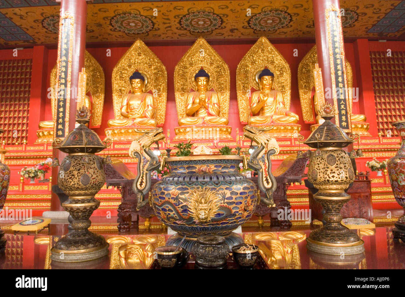 Bailin Zen Buddhist Temple s 10 000 Buddha Hall one of world s largest ...
