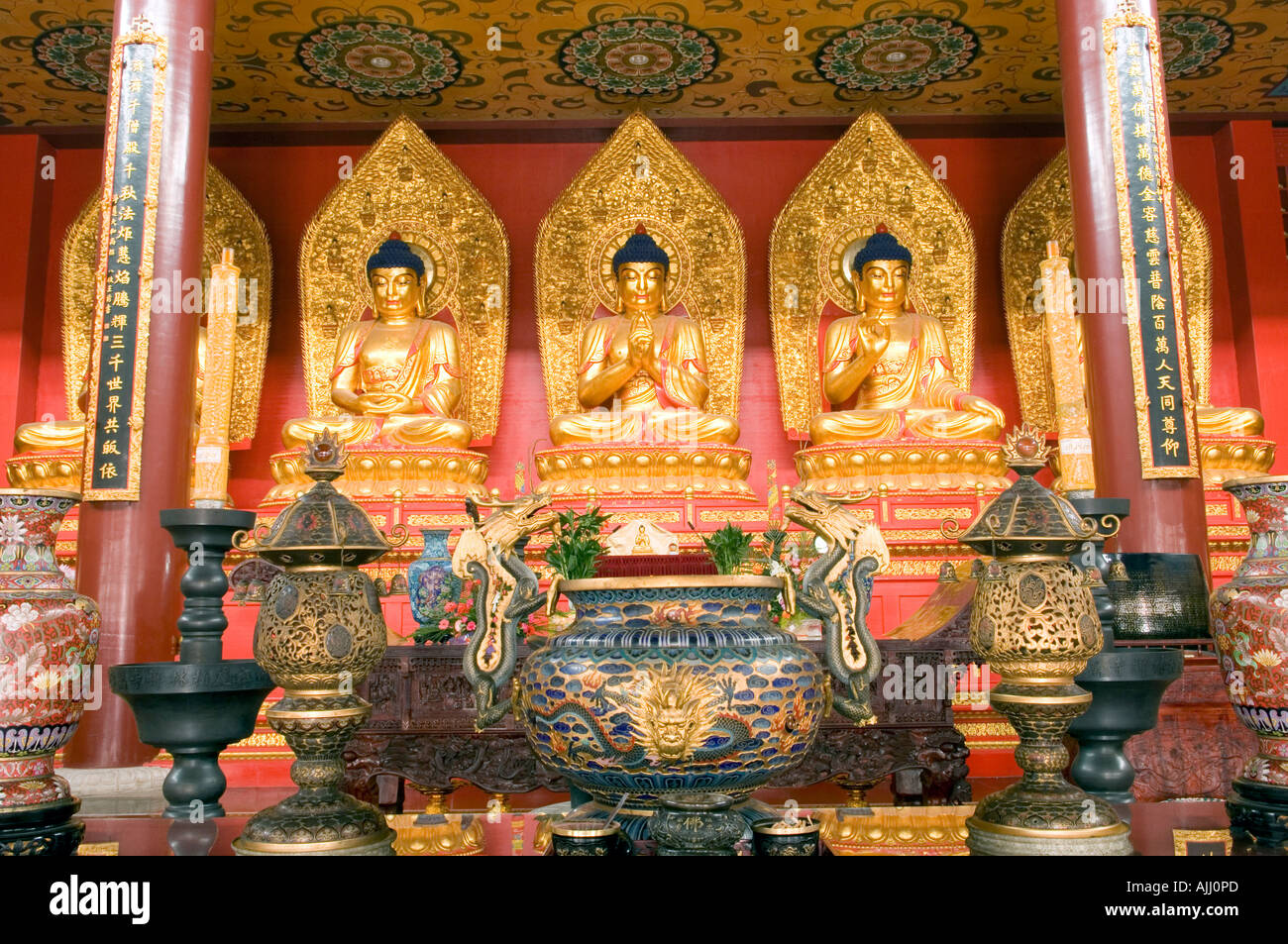 Bailin Zen Buddhist Temple s 10 000 Buddha Hall one of world s largest ...