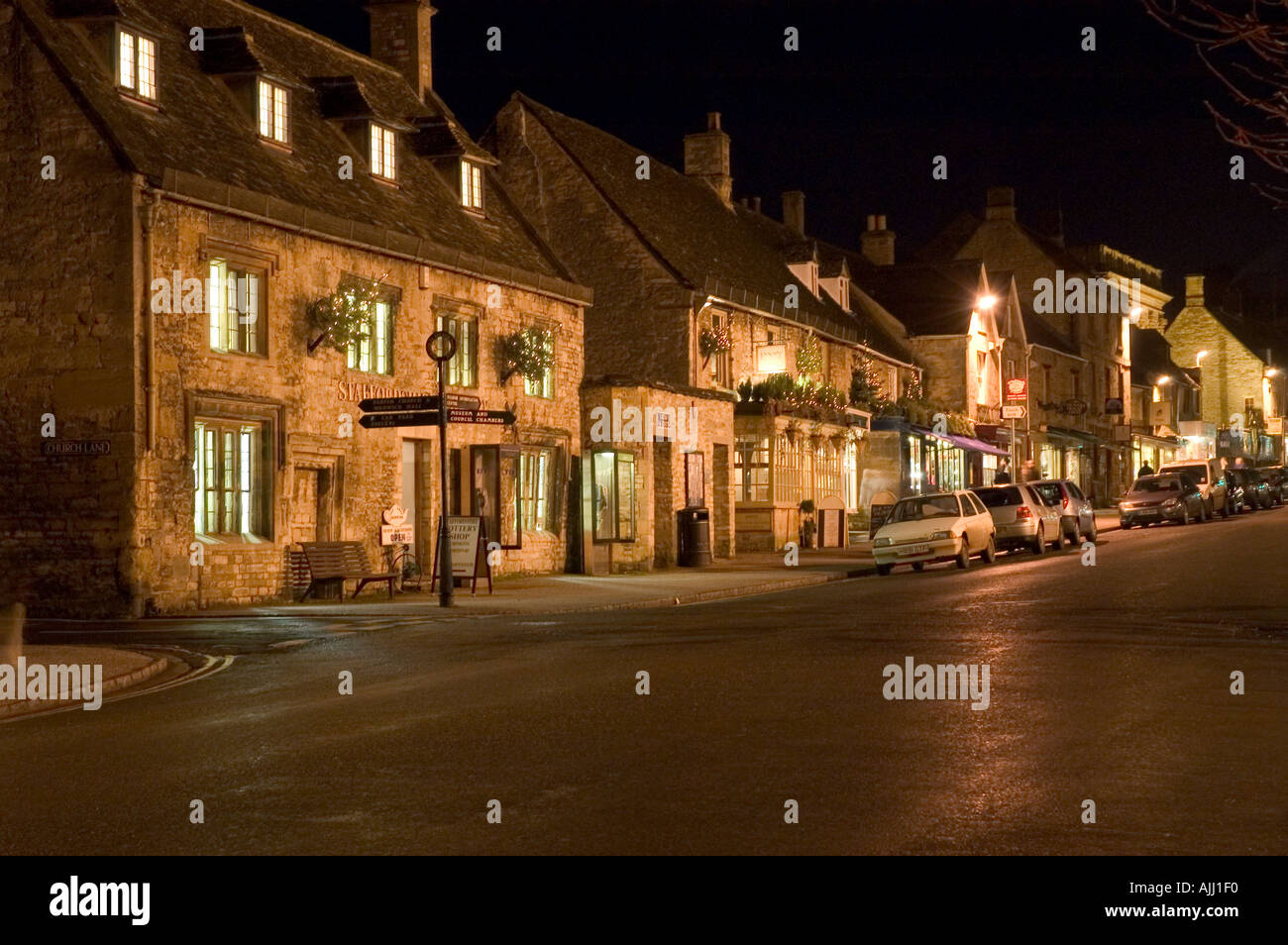 Christmas lights and decorations in Burford High Street Stock Photo - Alamy