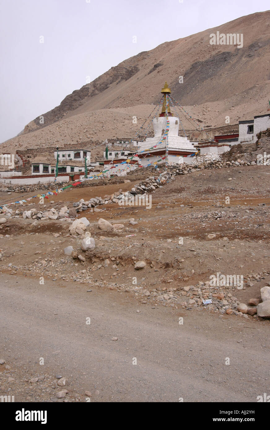China tibet rongbuk monastery hi-res stock photography and images - Alamy