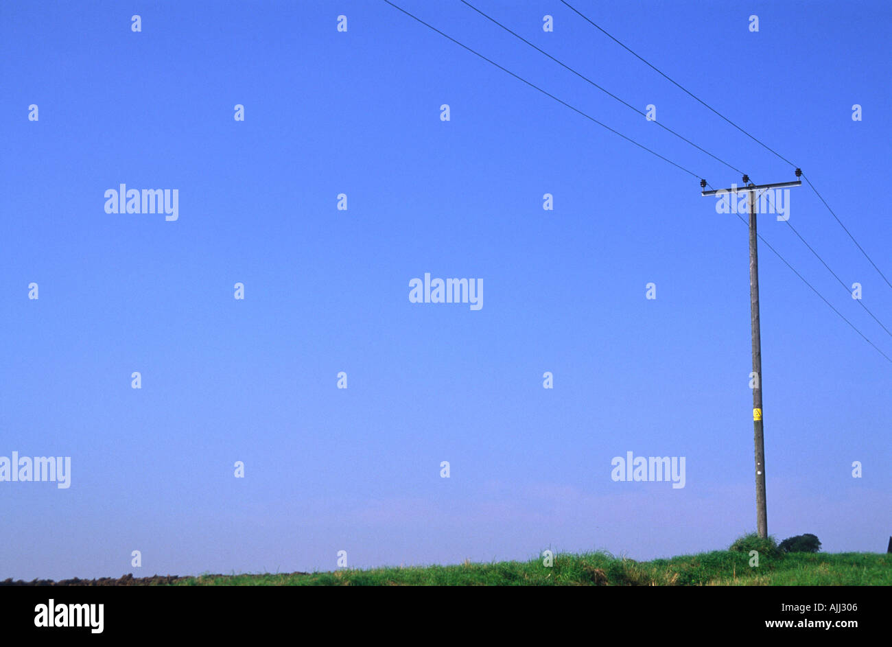 Single wire telegraph hi-res stock photography and images - Alamy
