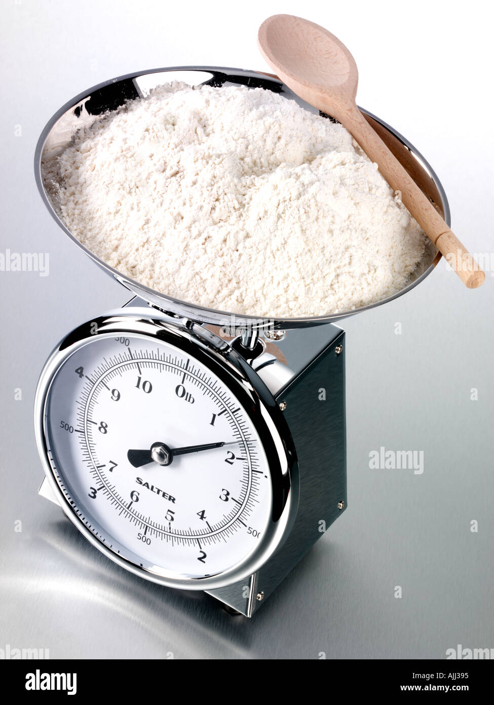 Kitchen scales hi-res stock photography and images - Alamy