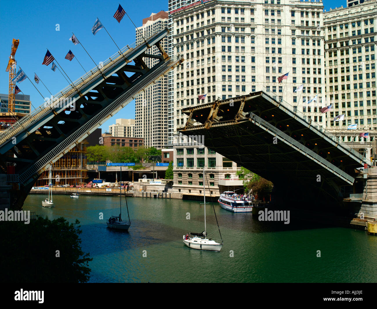 Chicago River Michigan Avenue Bridge Stock Photo - Alamy