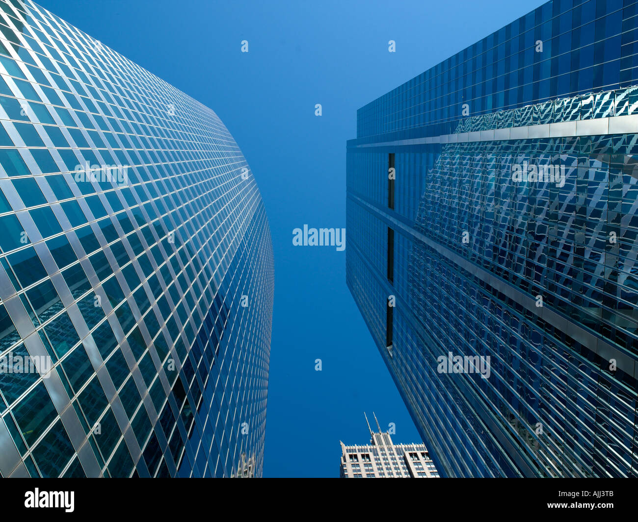 Office skyscraper hi-res stock photography and images - Alamy