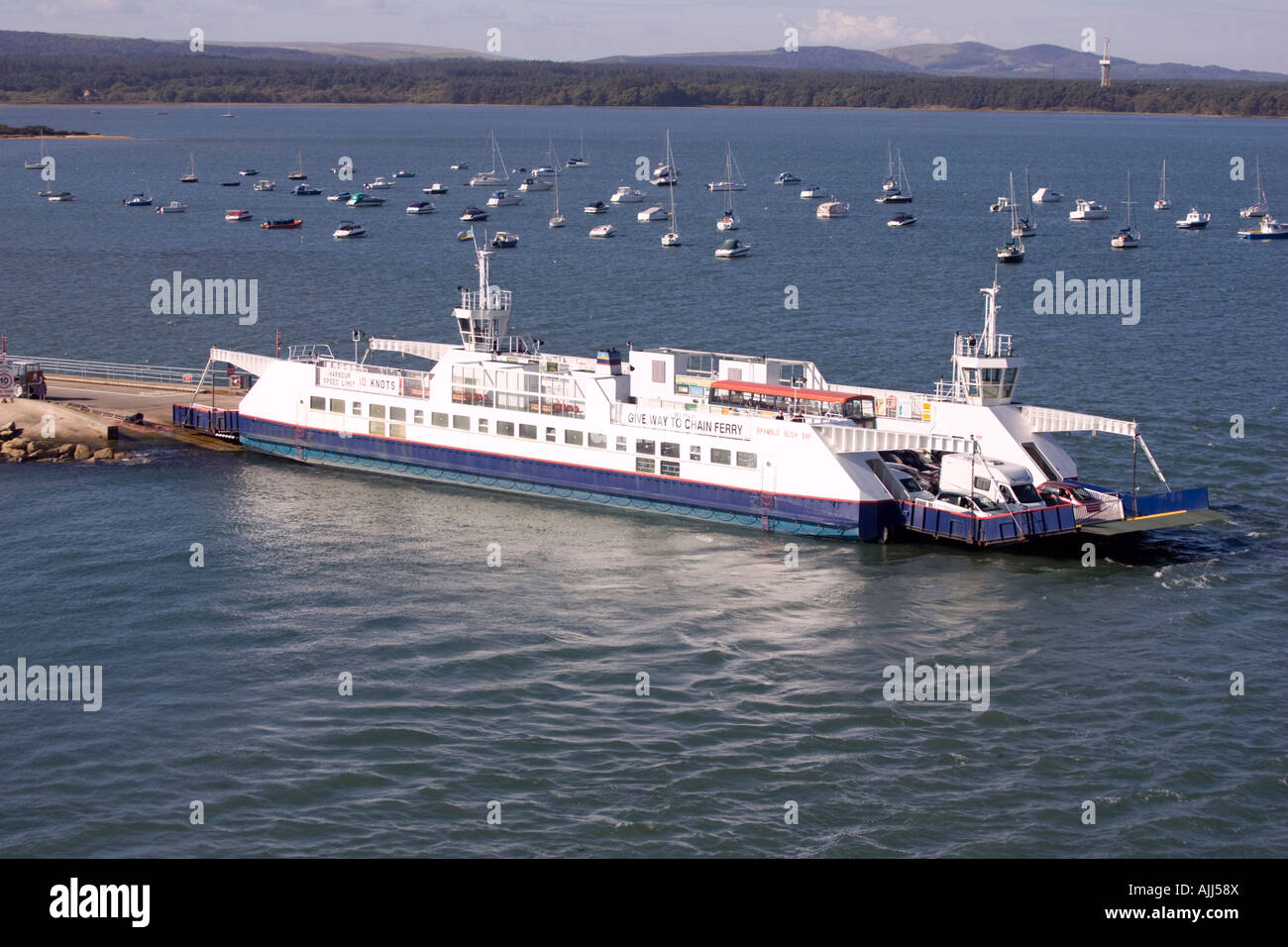 Bramble Bush Bay chain car ferry crossing to Sandbanks Peninsula Poole ...
