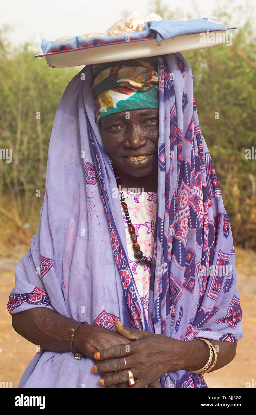 Kotu, Cashew Nut Seller Stock Photo - Alamy