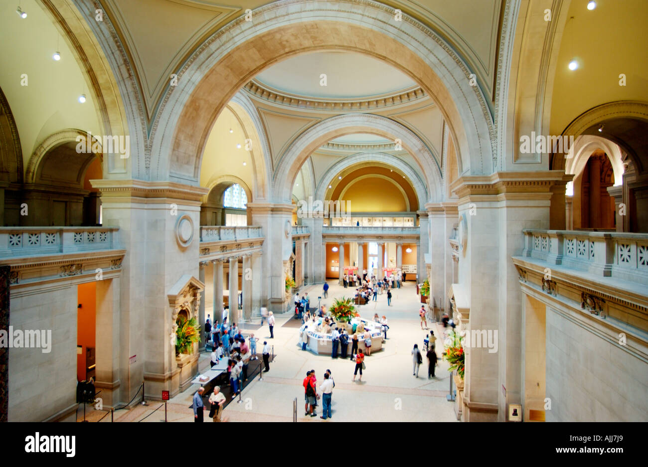 Inside the metropolitan museum of art hi-res stock photography and ...