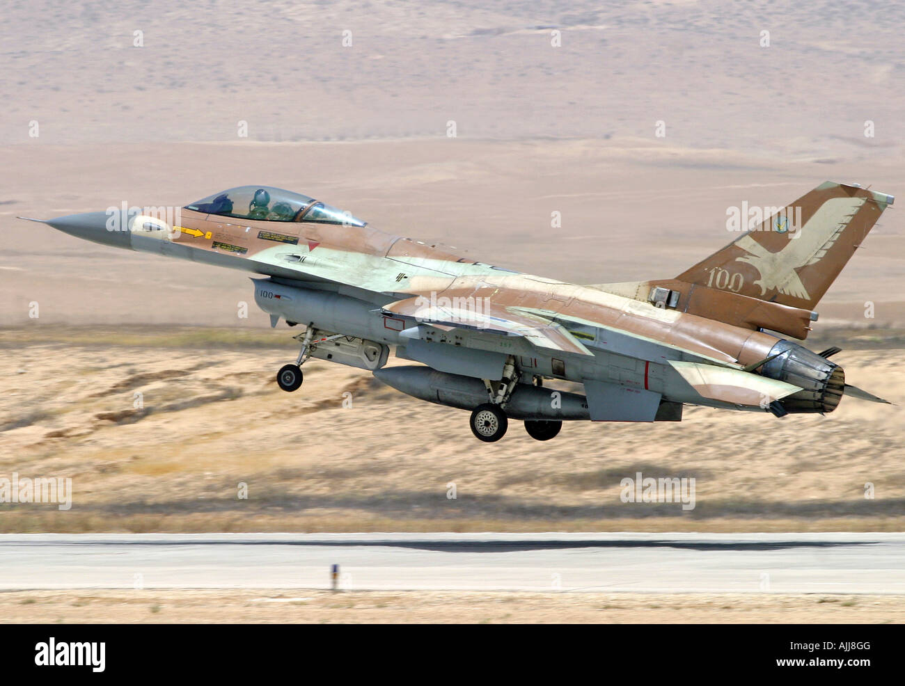 F 16i jet hi-res stock photography and images - Alamy