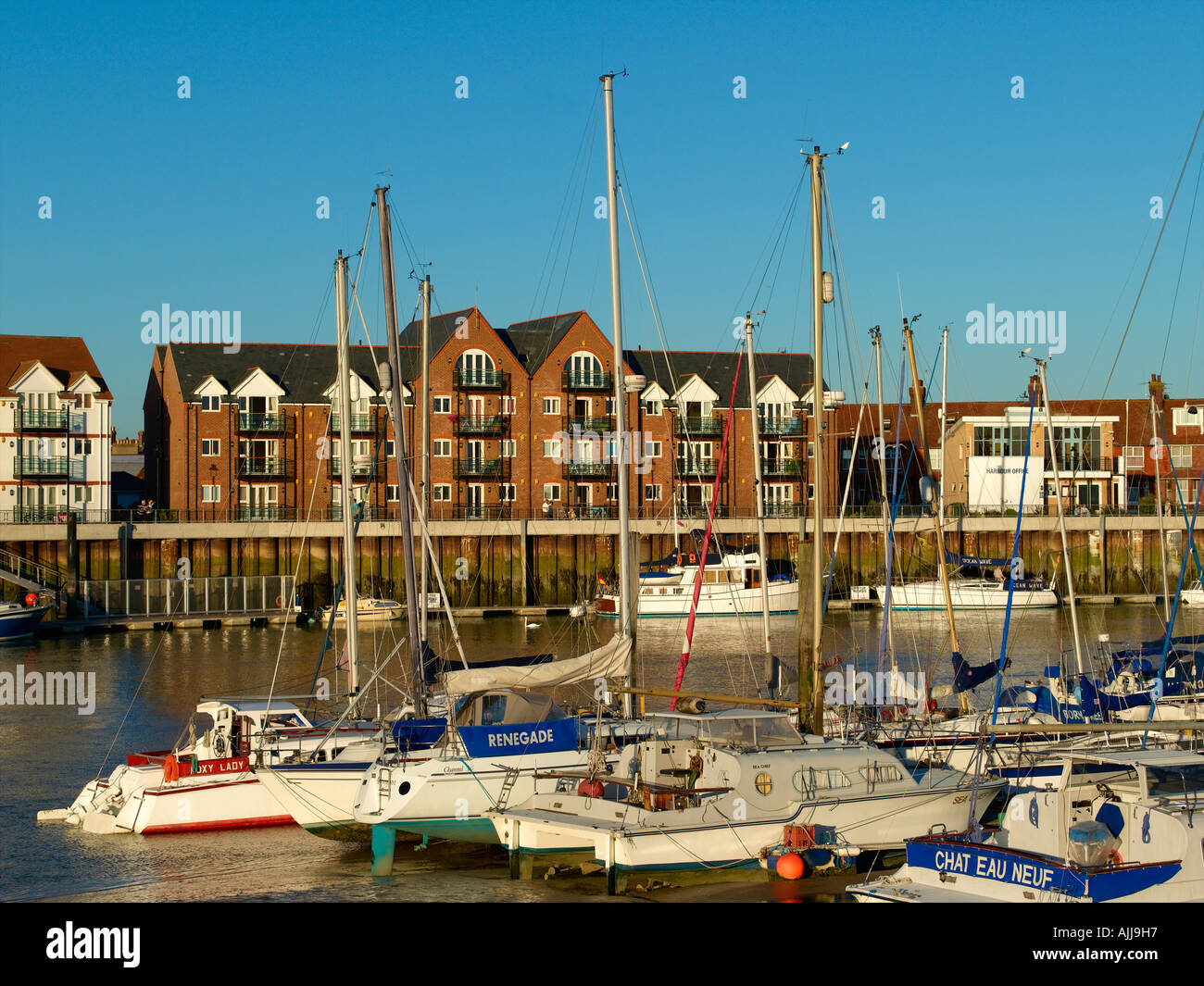 Littlehampton housing hi-res stock photography and images - Alamy