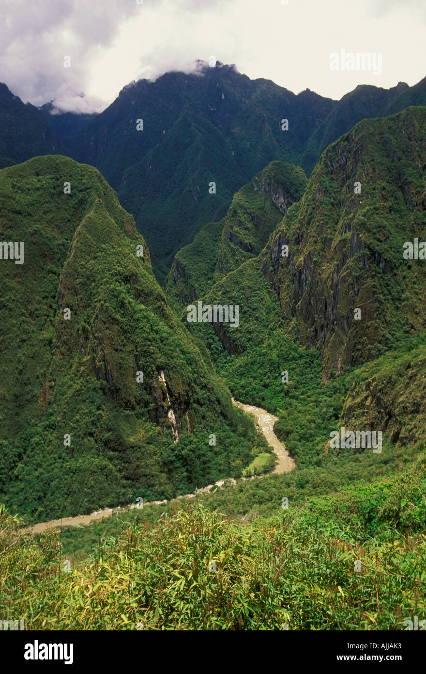 Urubamba River, Cordillera de Vilcabamba, Sacred Valley, Andes ...