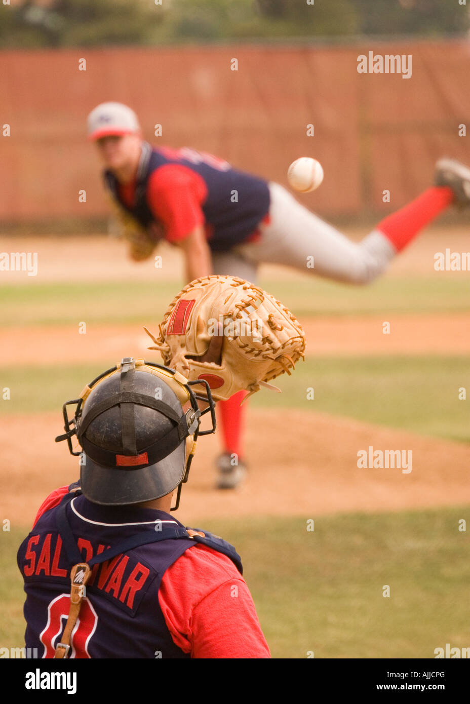 College baseball catcher hi-res stock photography and images - Alamy
