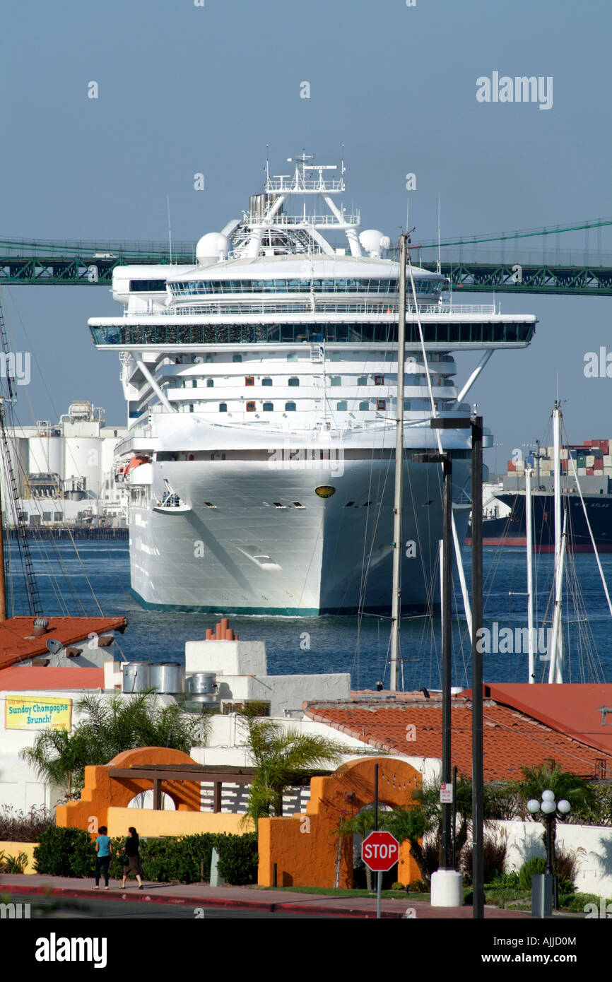 Cruise Ship Golden Princess Departing the World Cruise Centre Los ...