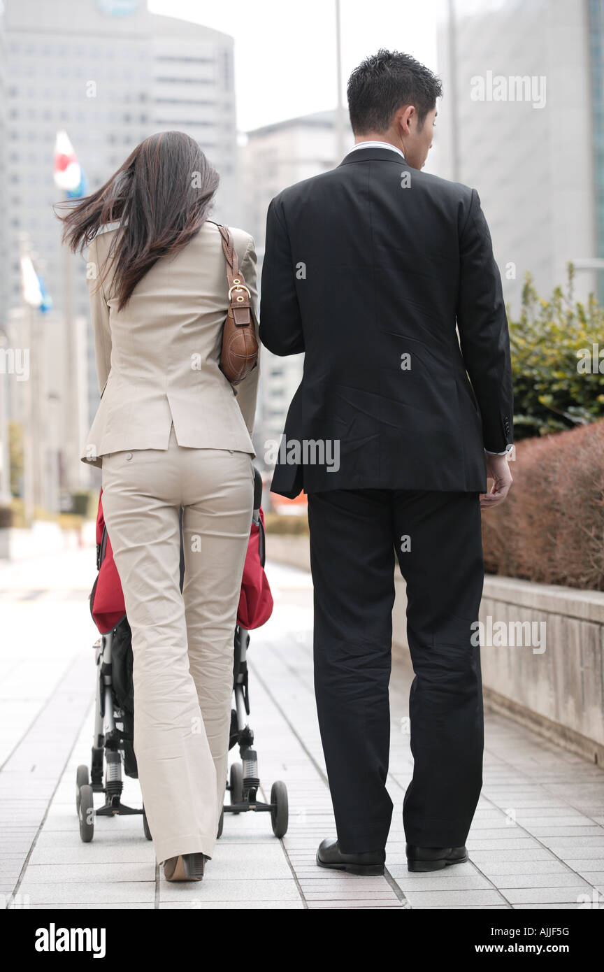 Parents pushing baby stroller hi-res stock photography and images - Alamy