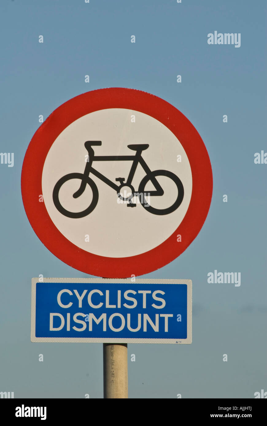 White bicycle road circle sign hi-res stock photography and images - Alamy