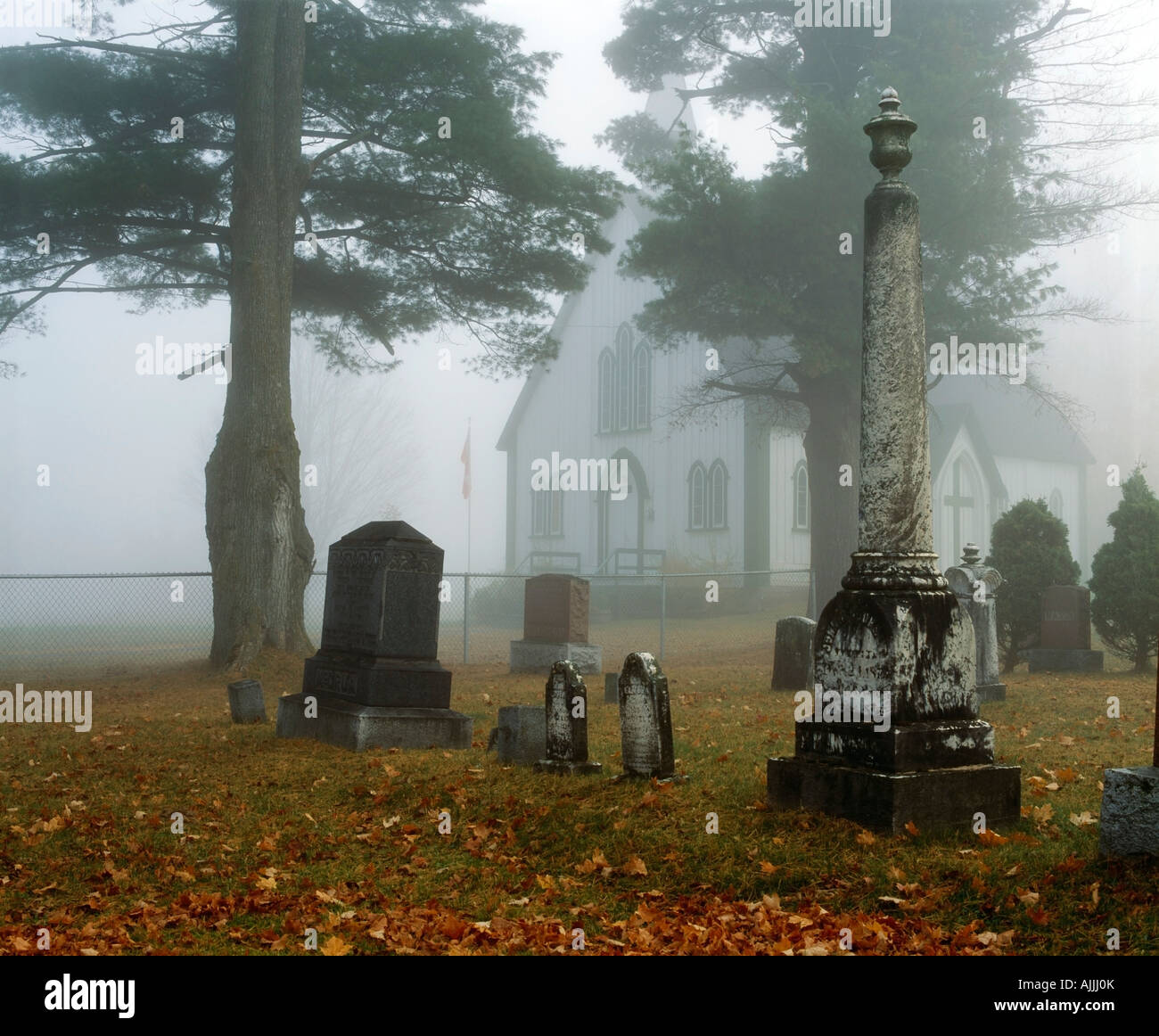 Country cemetery hi-res stock photography and images - Alamy