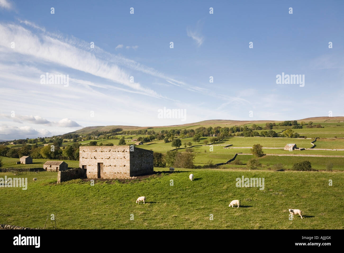 Country side scene yorkshire country hi-res stock photography and ...