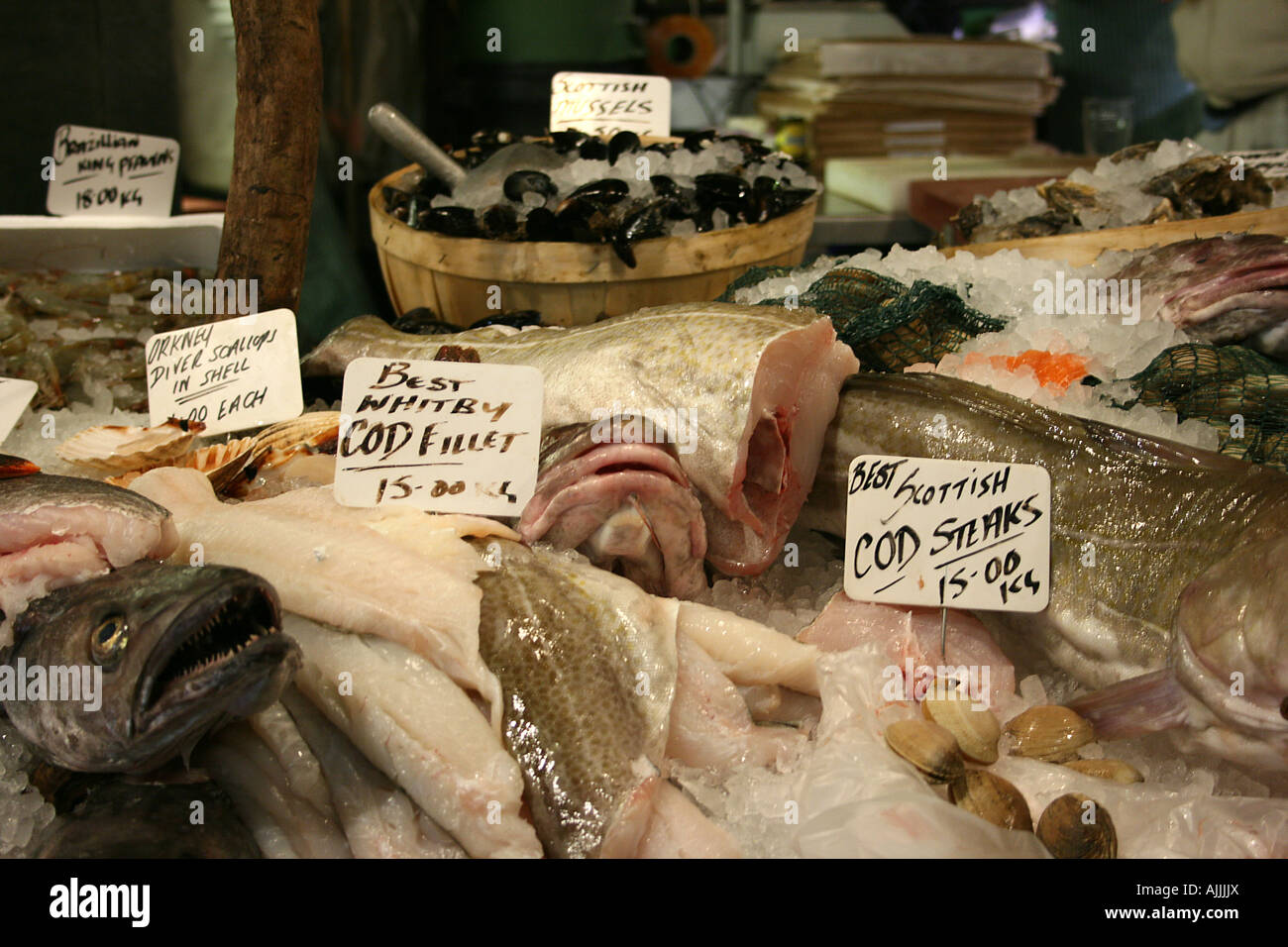 Whitby fish market hi-res stock photography and images - Alamy