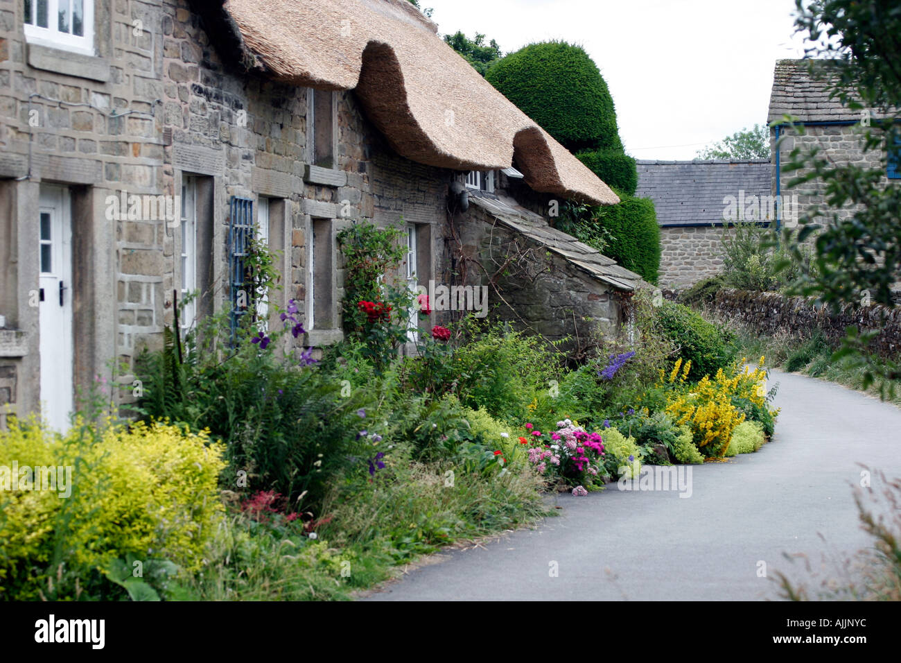English cottage scene hi-res stock photography and images - Alamy
