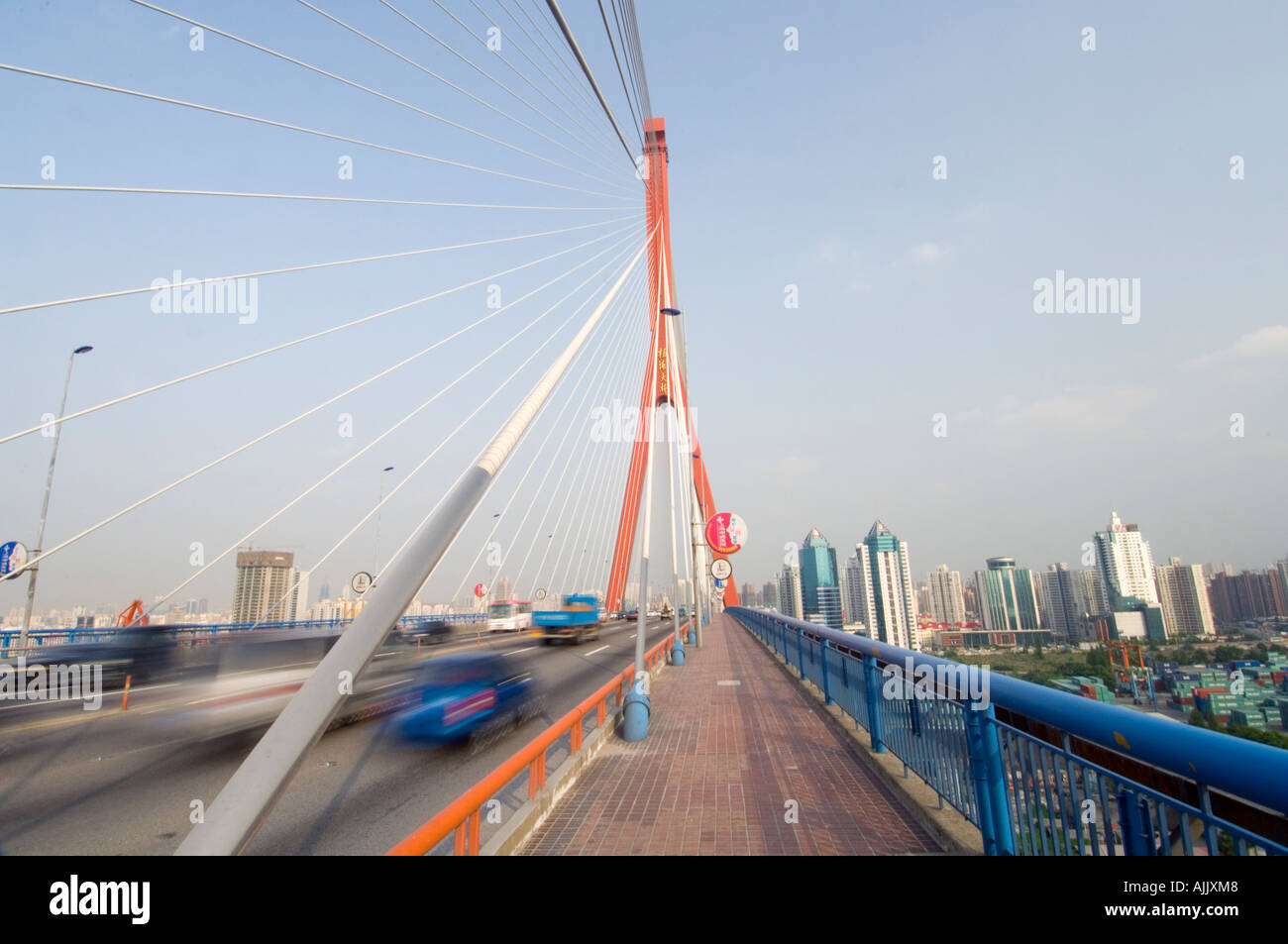 Chinese suspension bridges hi-res stock photography and images - Alamy