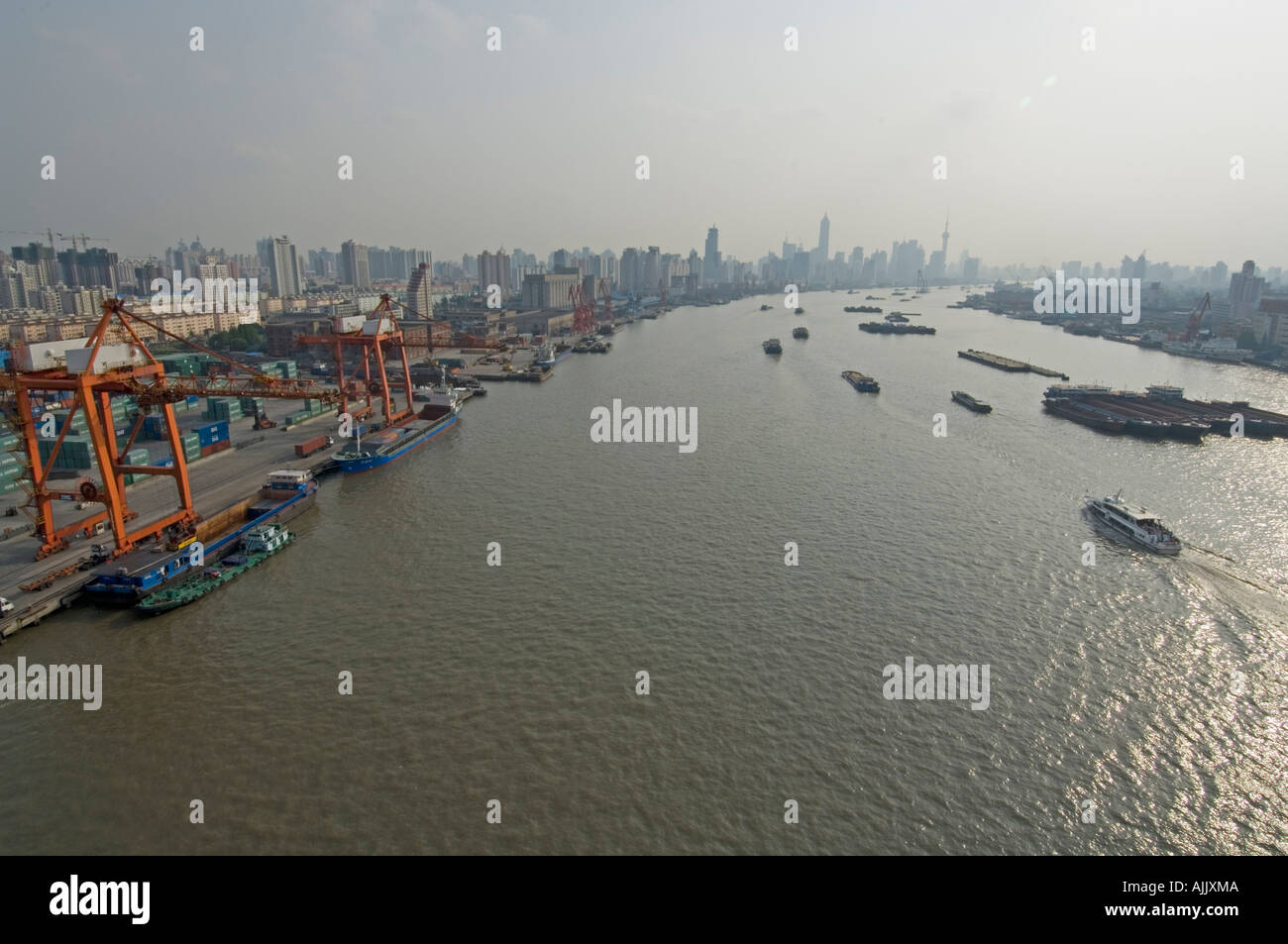Chinese shipyards hi-res stock photography and images - Alamy