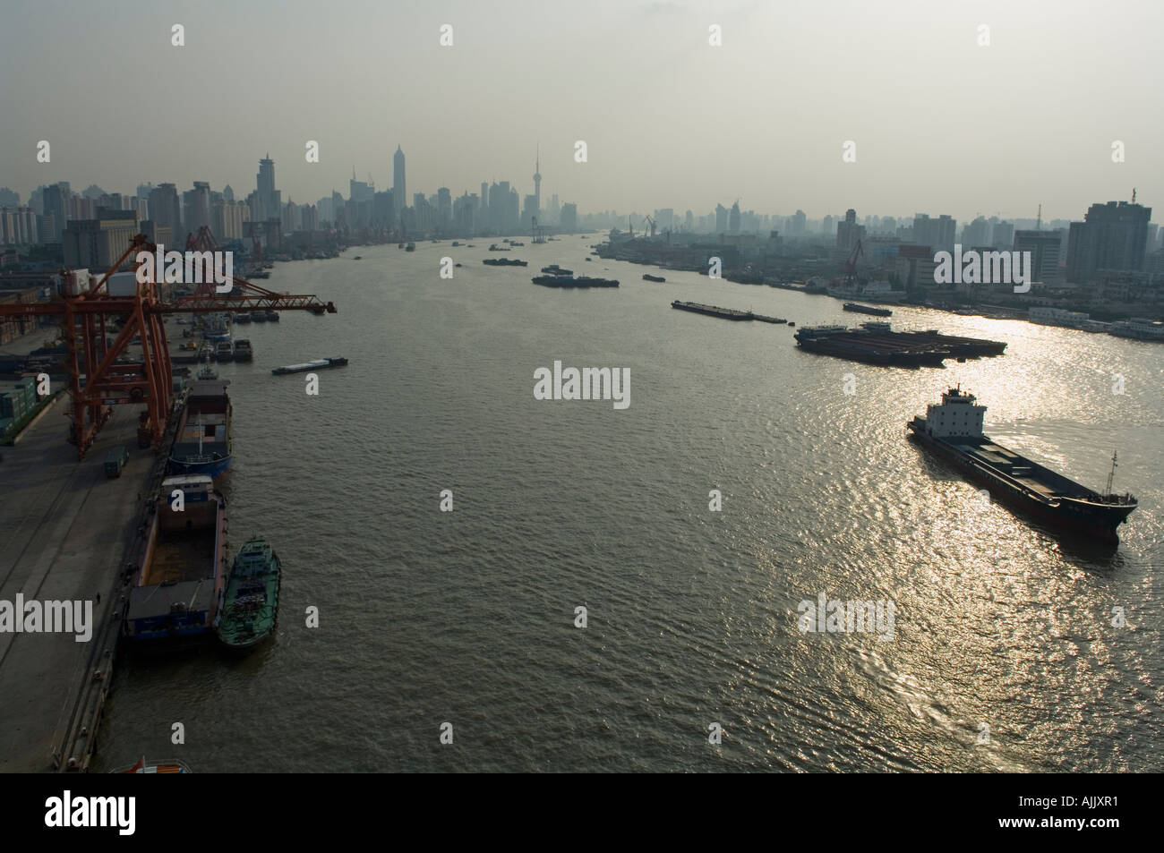Chinese shipyards hi-res stock photography and images - Alamy