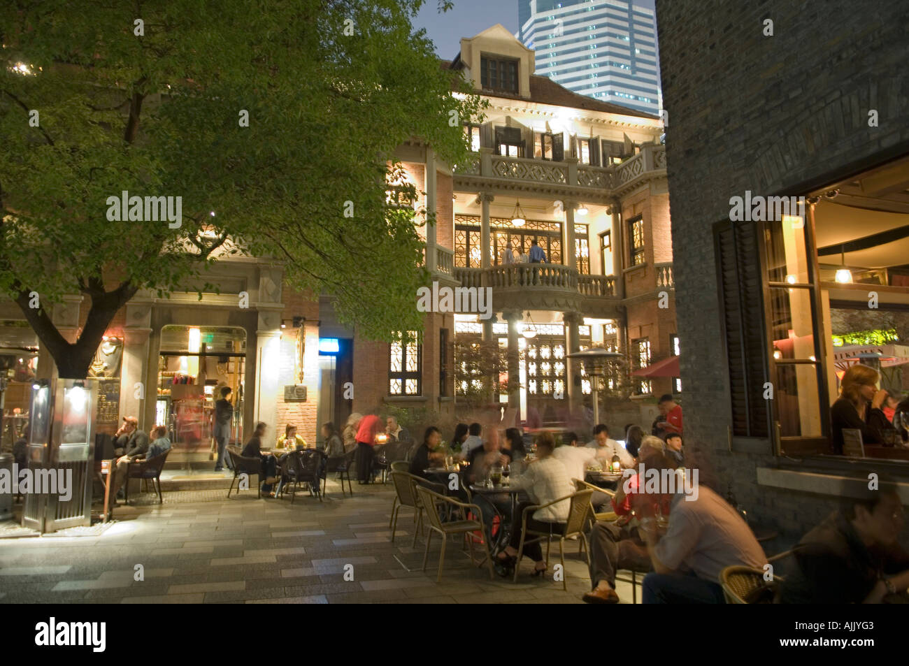 Night life in Shanghai Xintiandi, a new restauarants and bars area ...