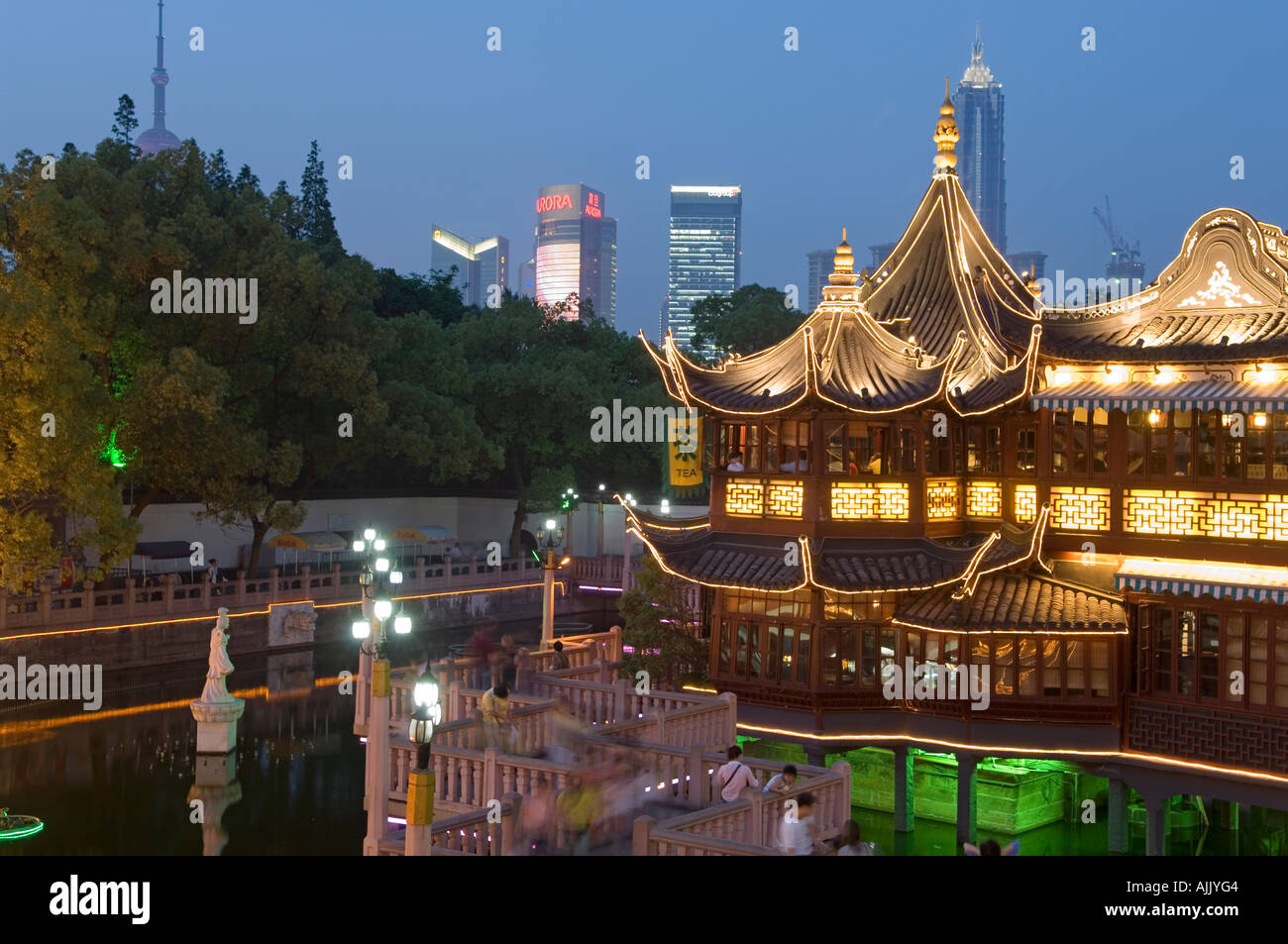 Zig zag Bridge at Yuyuan Garden Tourists cross a zig zagging bridge at ...
