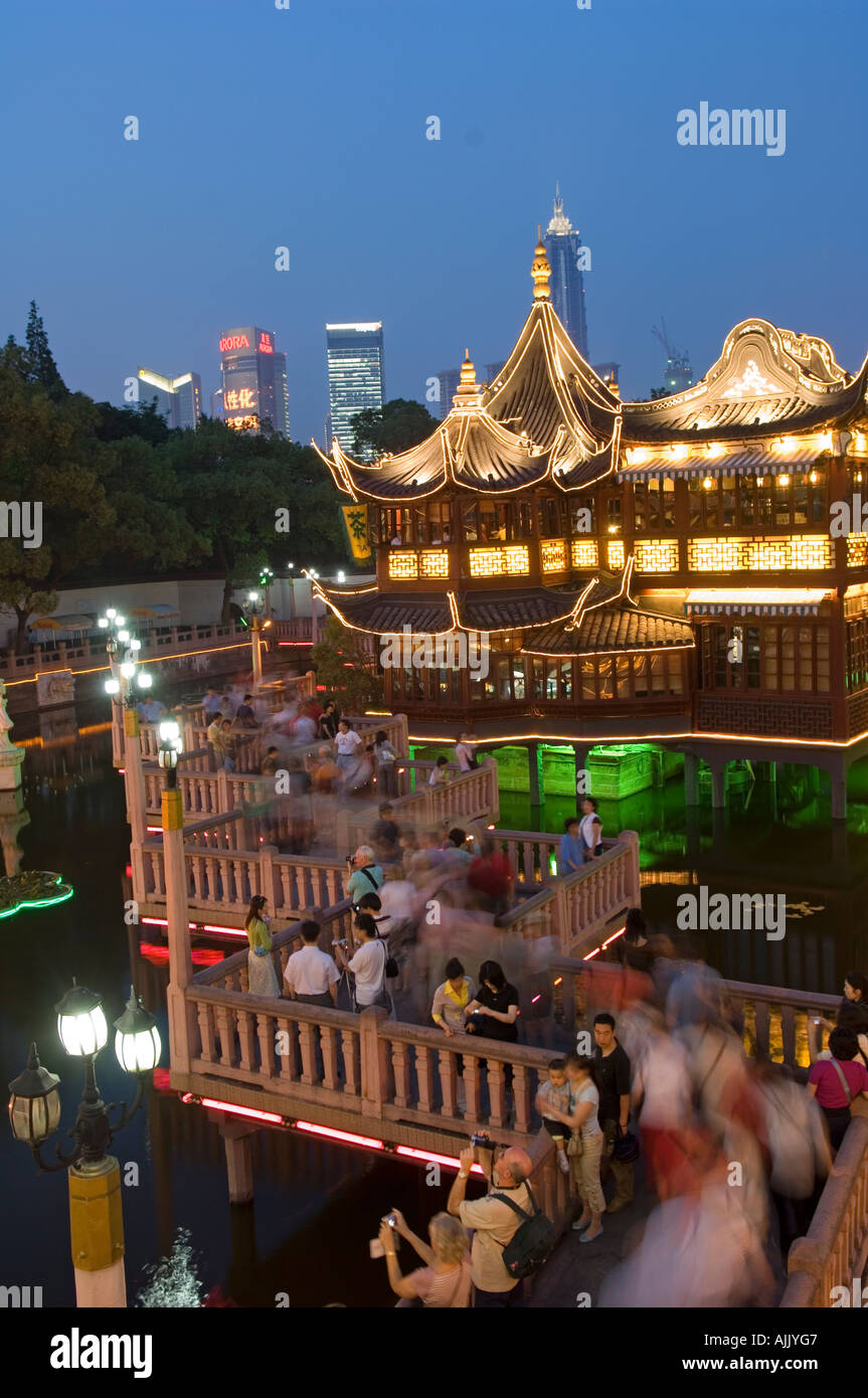 Yuyuan garden zig zag bridge hi-res stock photography and images - Alamy