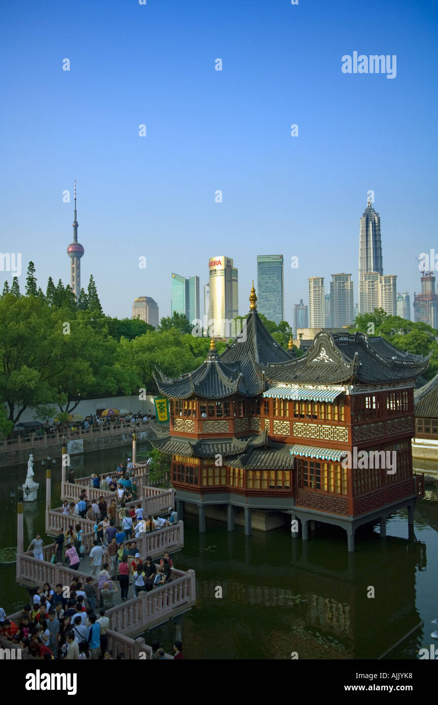 Yuyuan garden zig zag bridge hi-res stock photography and images - Alamy