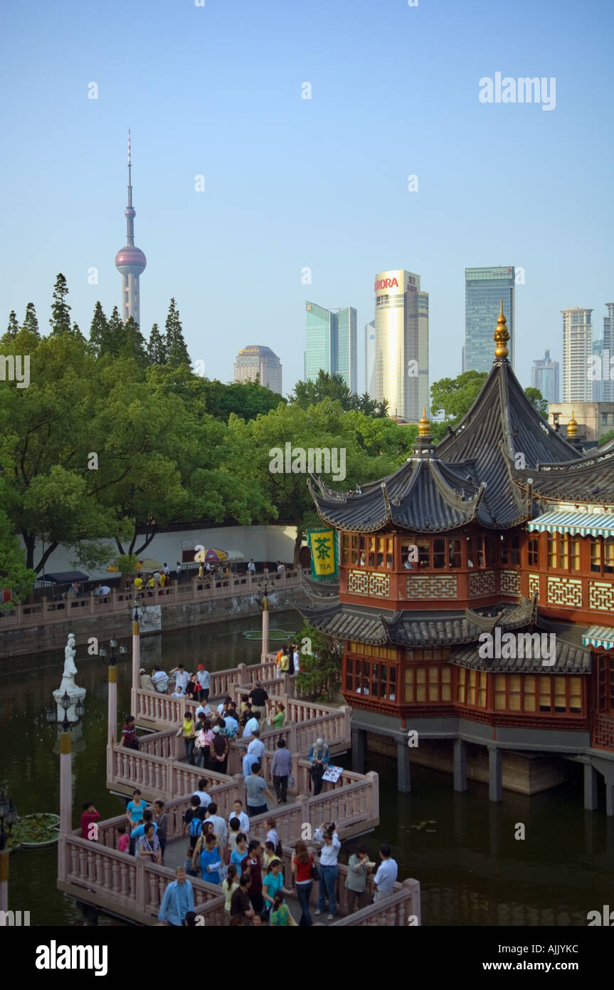 Yuyuan garden zig zag bridge hi-res stock photography and images - Alamy