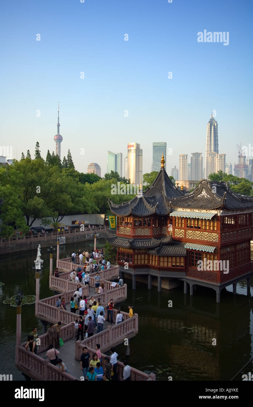 Yuyuan garden zig zag bridge hi-res stock photography and images - Alamy