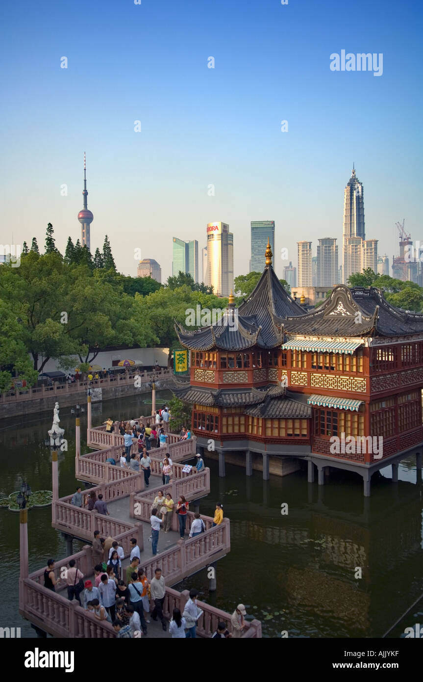 Yuyuan garden zig zag bridge hi-res stock photography and images - Alamy