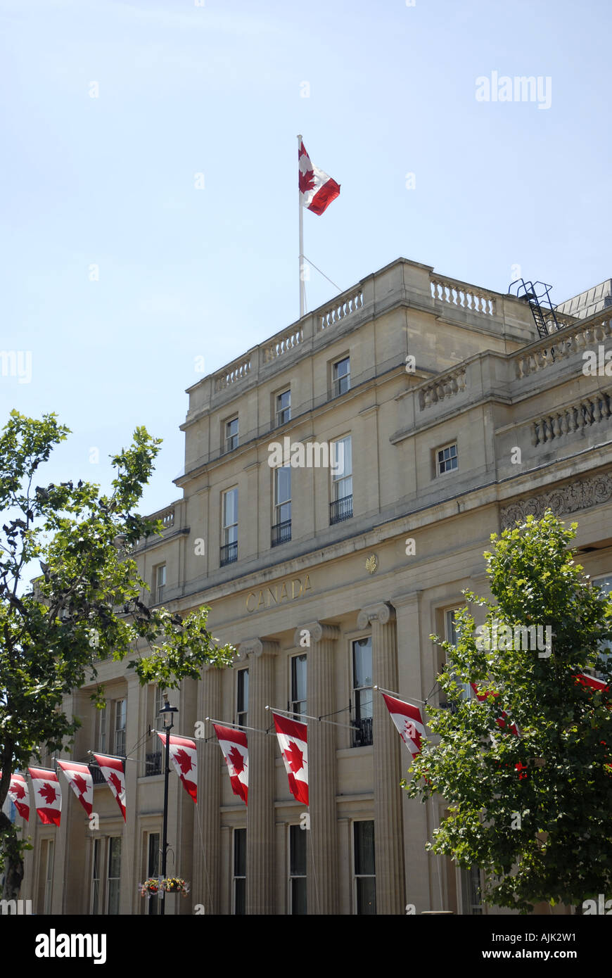 At canada house in trafalgar square hi-res stock photography and images ...