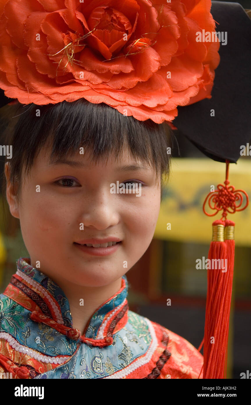 Manchu Women Wearing Traditional Dress Stock Photo - Alamy