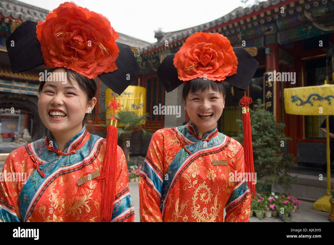 Manchu Women Wearing Traditional Dress Stock Photo - Alamy
