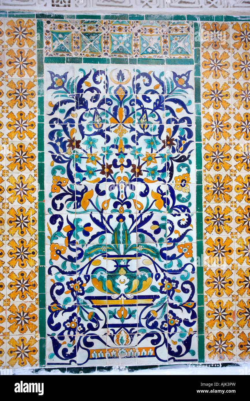 Barber's Mosque (Mosque Sidi Sahbi), Kairouan, Tunisia Stock Photo - Alamy