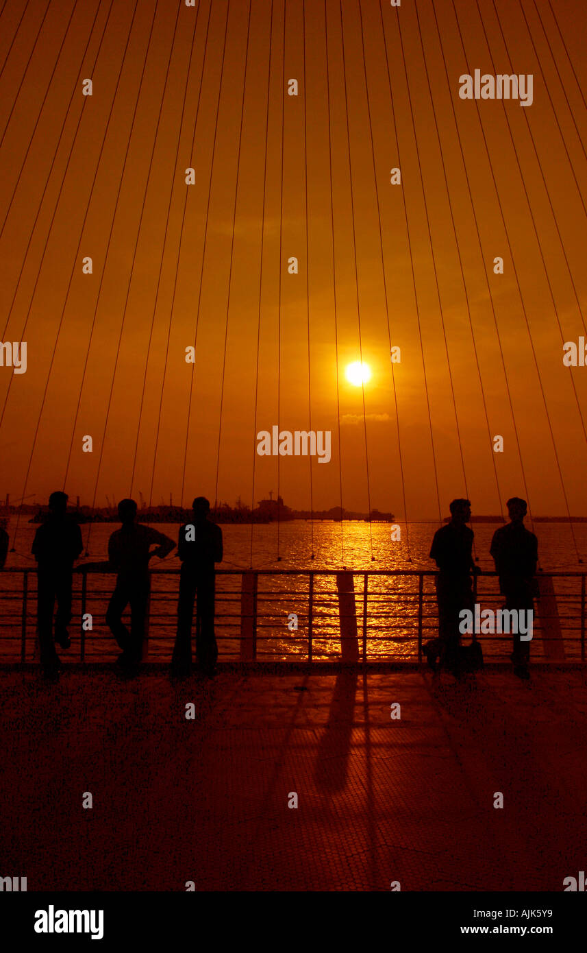 People enjoying the beauty of sunrise in Cochin, Kerala Stock Photo - Alamy