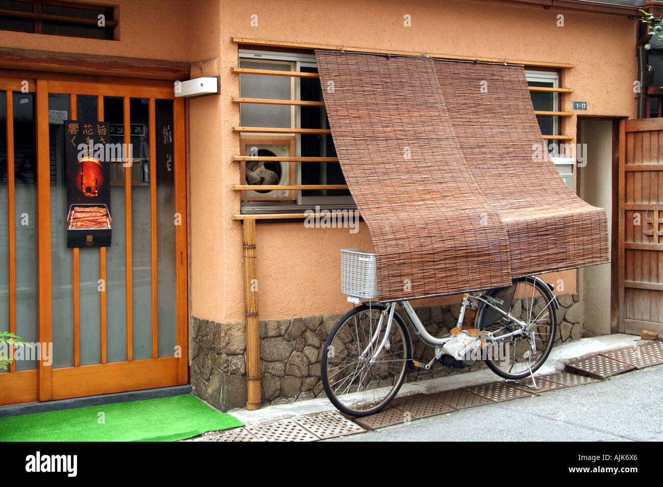 Tokyo delivery bicycle hi-res stock photography and images - Alamy